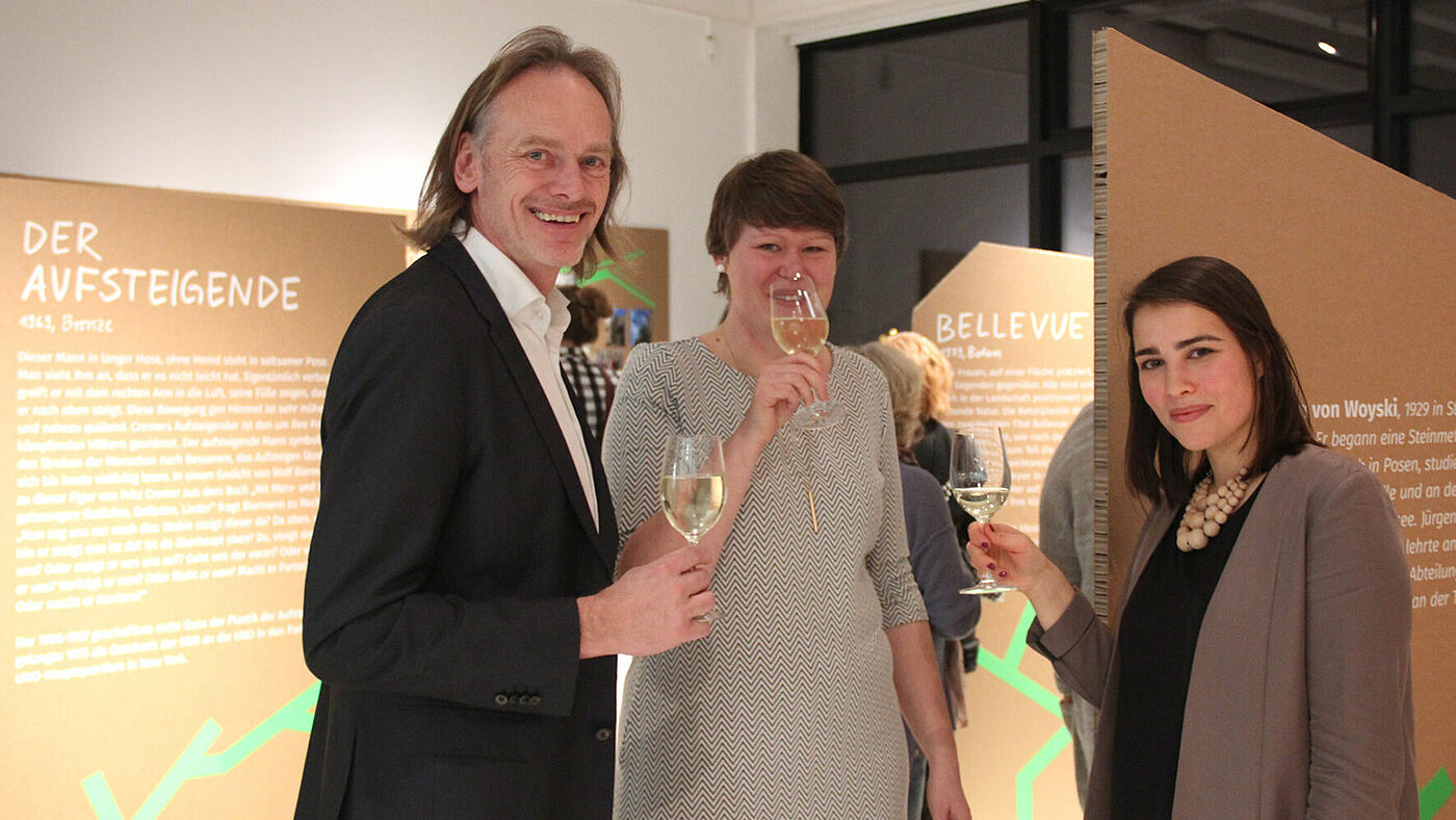 Kunsthalle mit neongrünem Faden - Hochschule Wismar